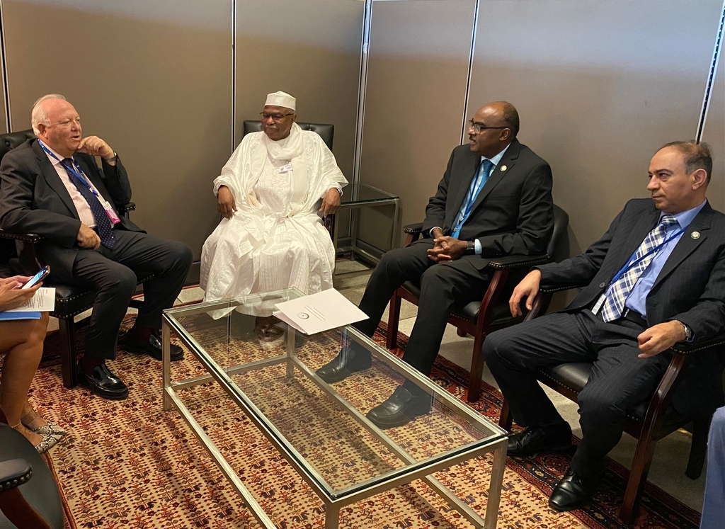 OIC Secretary-General Meets Alliance of Civilizations High Representative